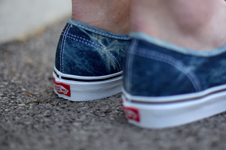 Vans Authentic "Acid Denim" - Sneakers.fr