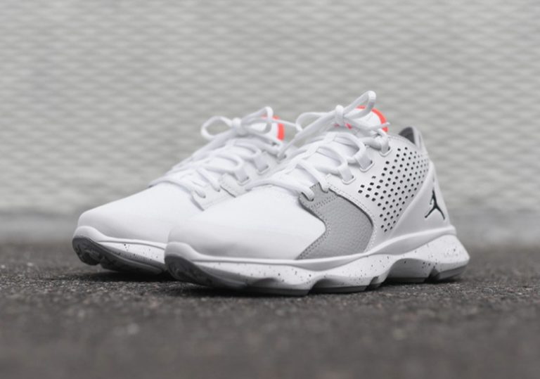 Jordan Flow Trainer White Infrared - Sneakers.fr