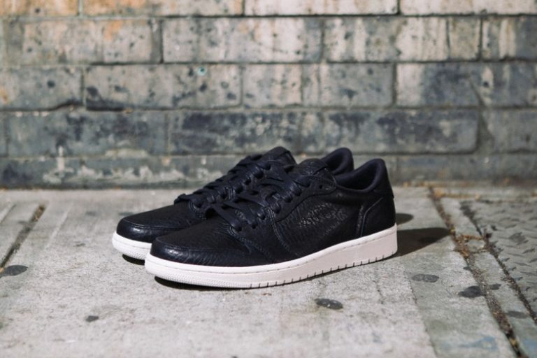 Air Jordan 1 Low « No Swoosh » - Sneakers.fr