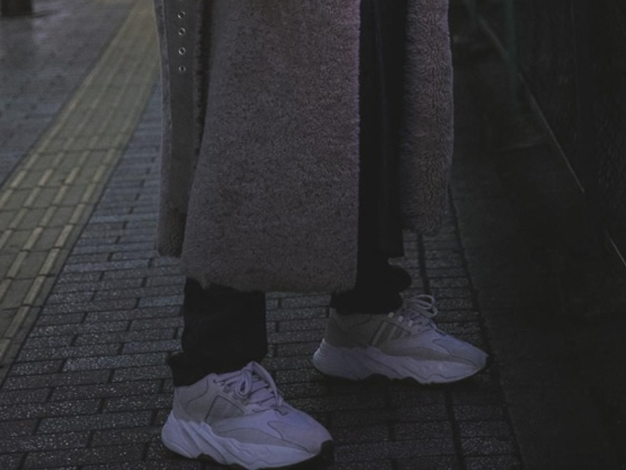 adidas Yeezy Boost 700 Wave Runner « White » - Sneakers.fr adidas Yeezy Boost 700 Wave Runner « White » - Sneakers.fr