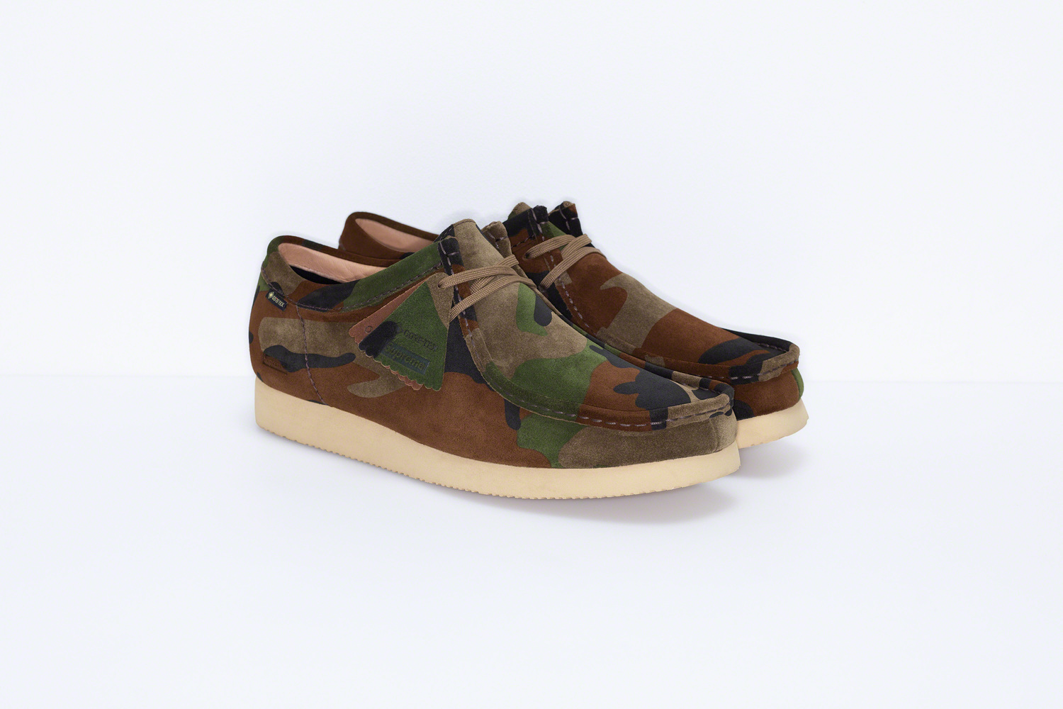 Supreme x Clarks Originals GORE-TEX Wallabee - Sneakers.fr