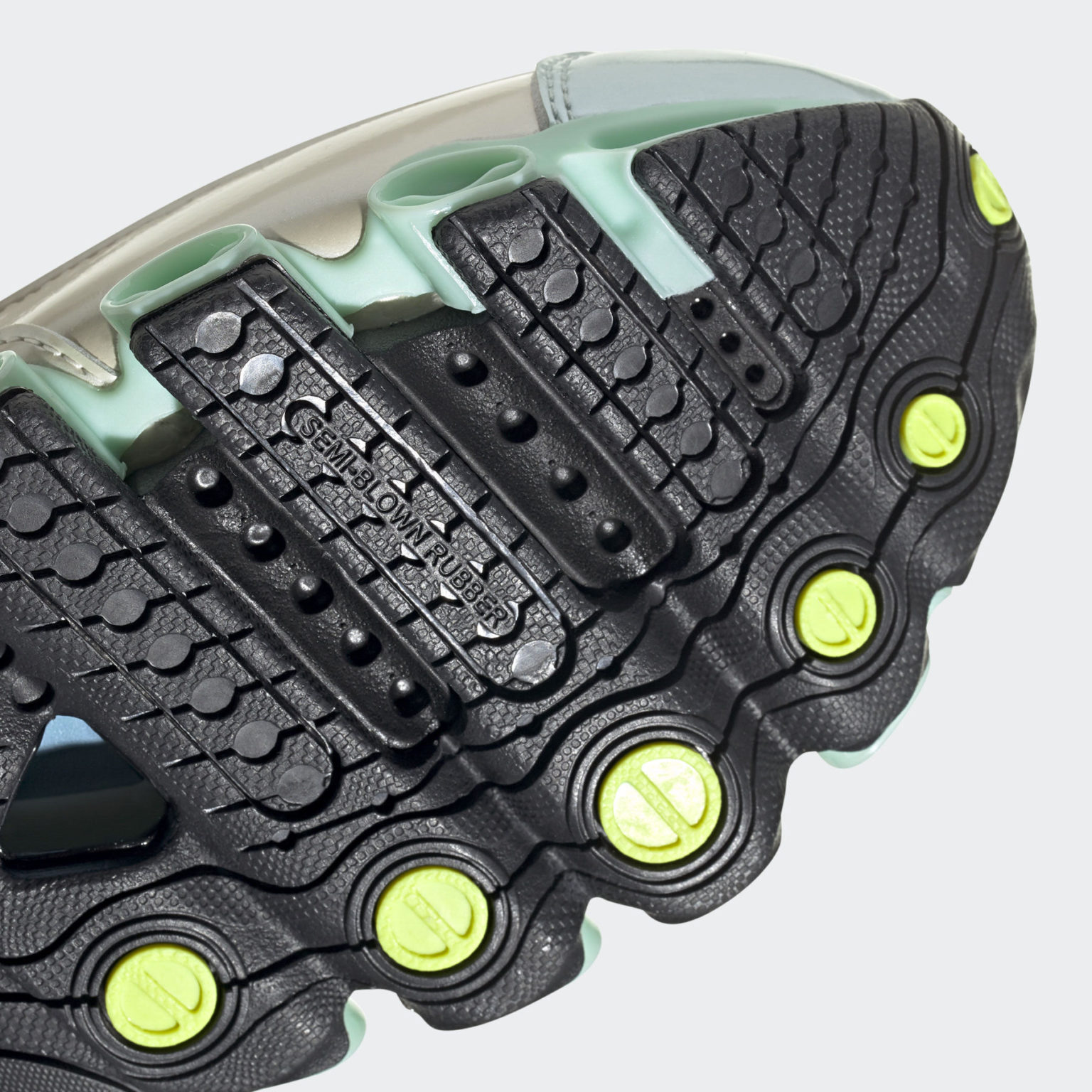 adidas Microbounce T1 - Core Black/Cream White - Sneakers.fr