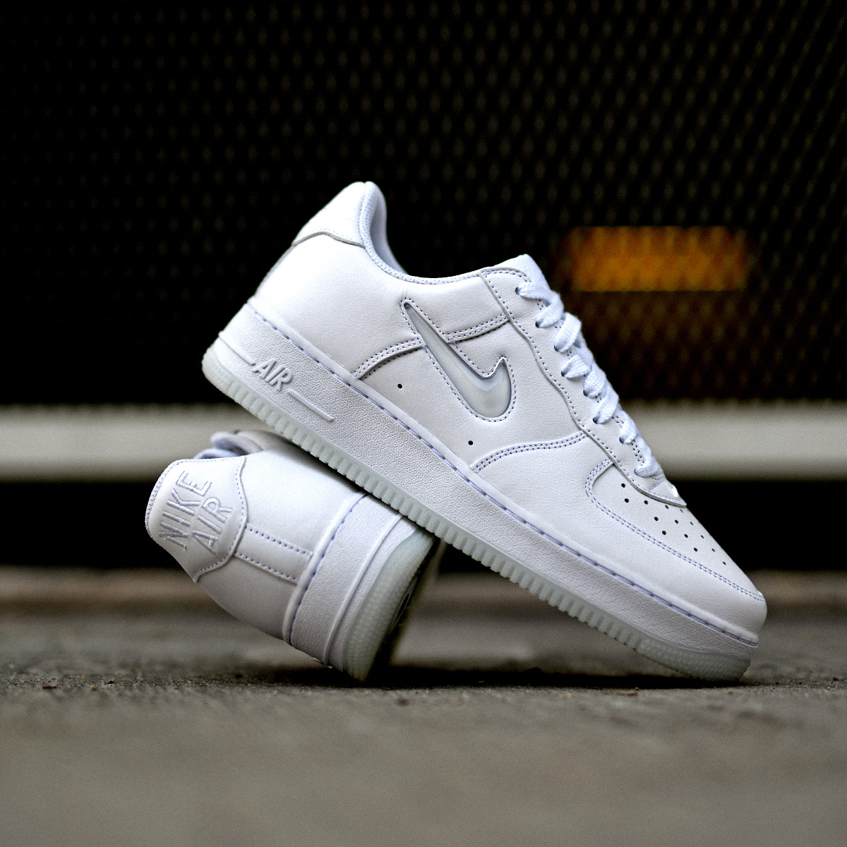 Nike Air Force 1 Low Triple White Jewel - Sneakers.fr