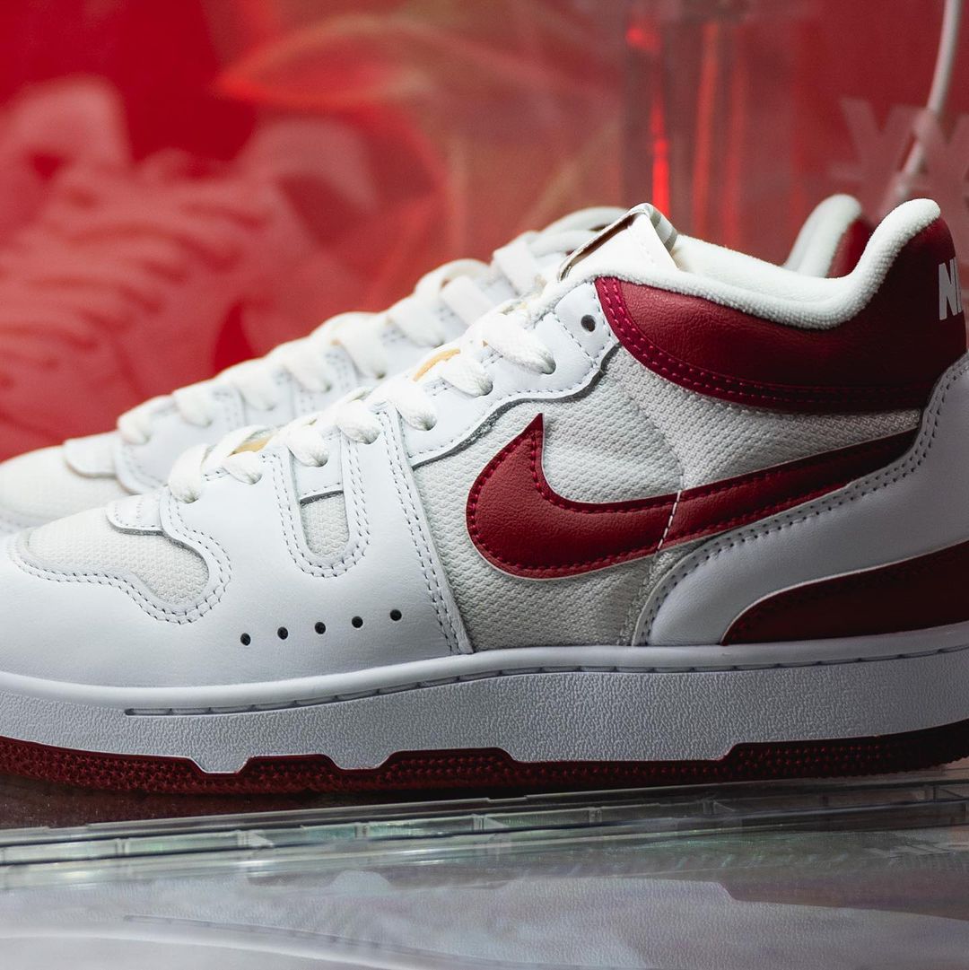 Nike Attack SP QS White Red Crush - Sneakers.fr