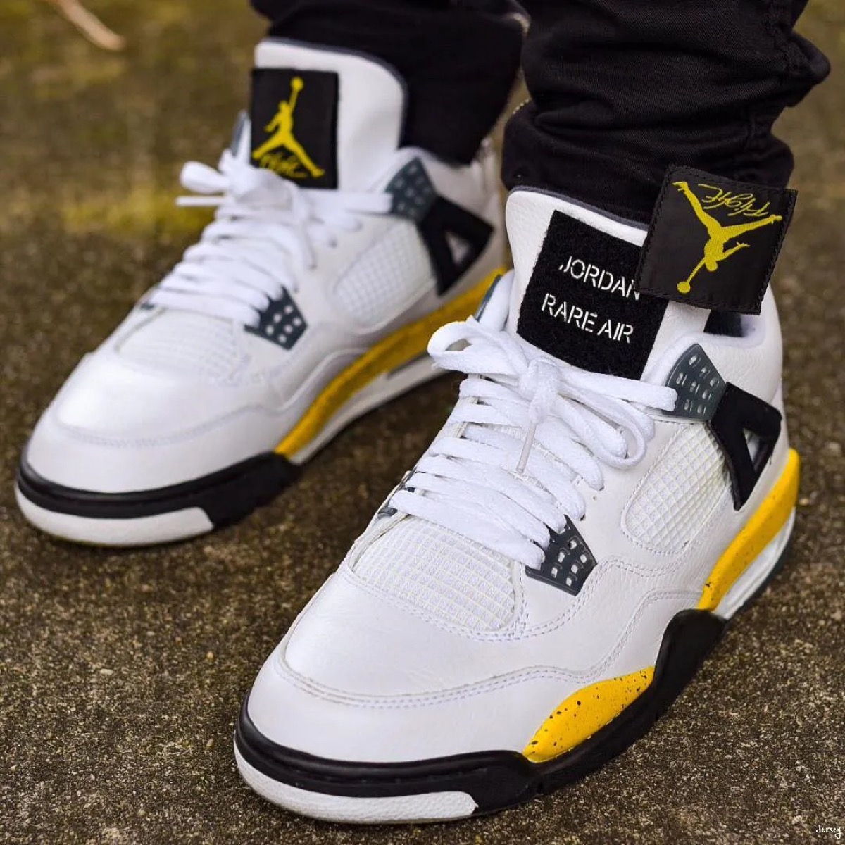 Air Jordan 4 Tour Yellow Retro - Sneakers.fr